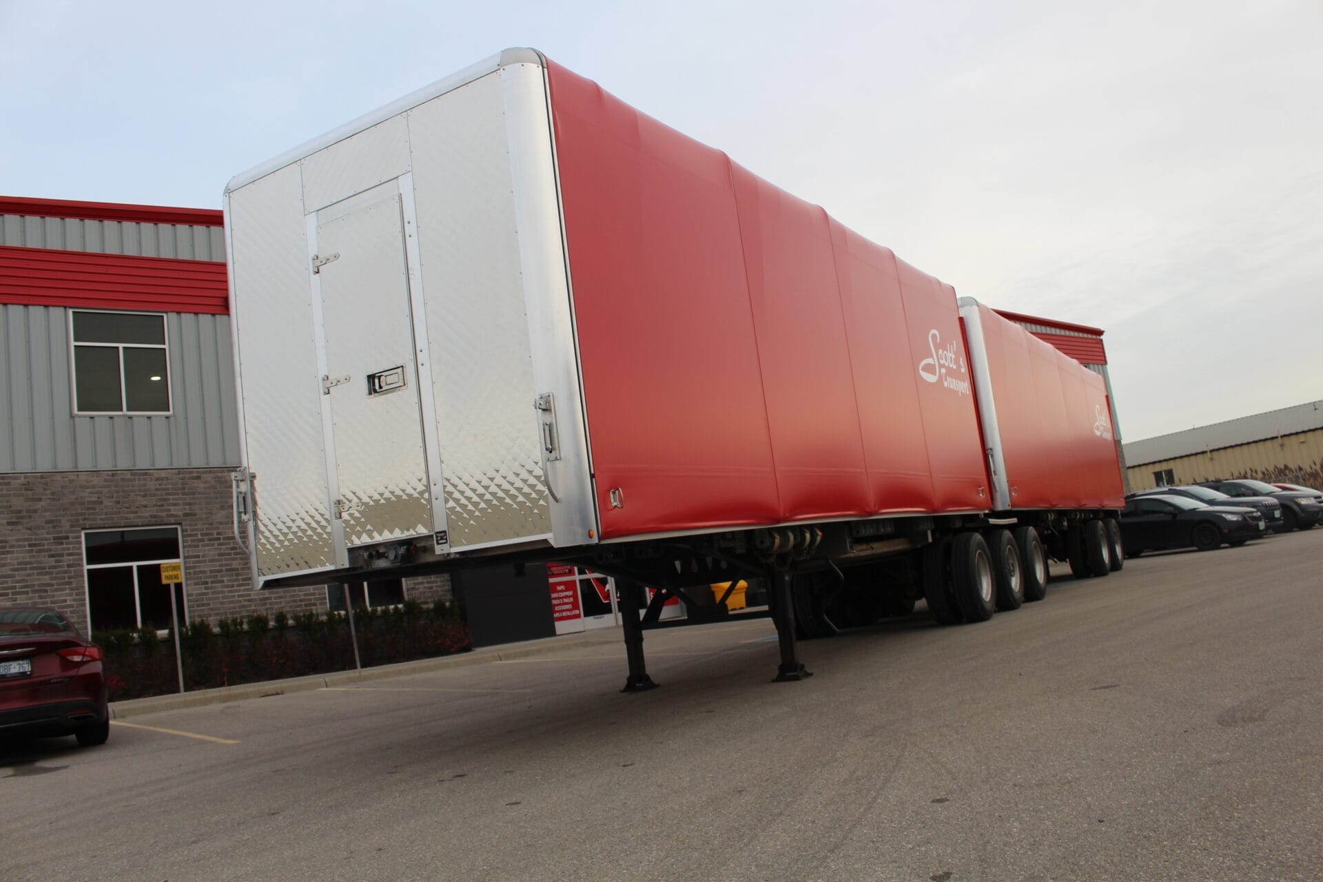 What Is a B-Train Trailer? - Verduyn Tarps - Canada